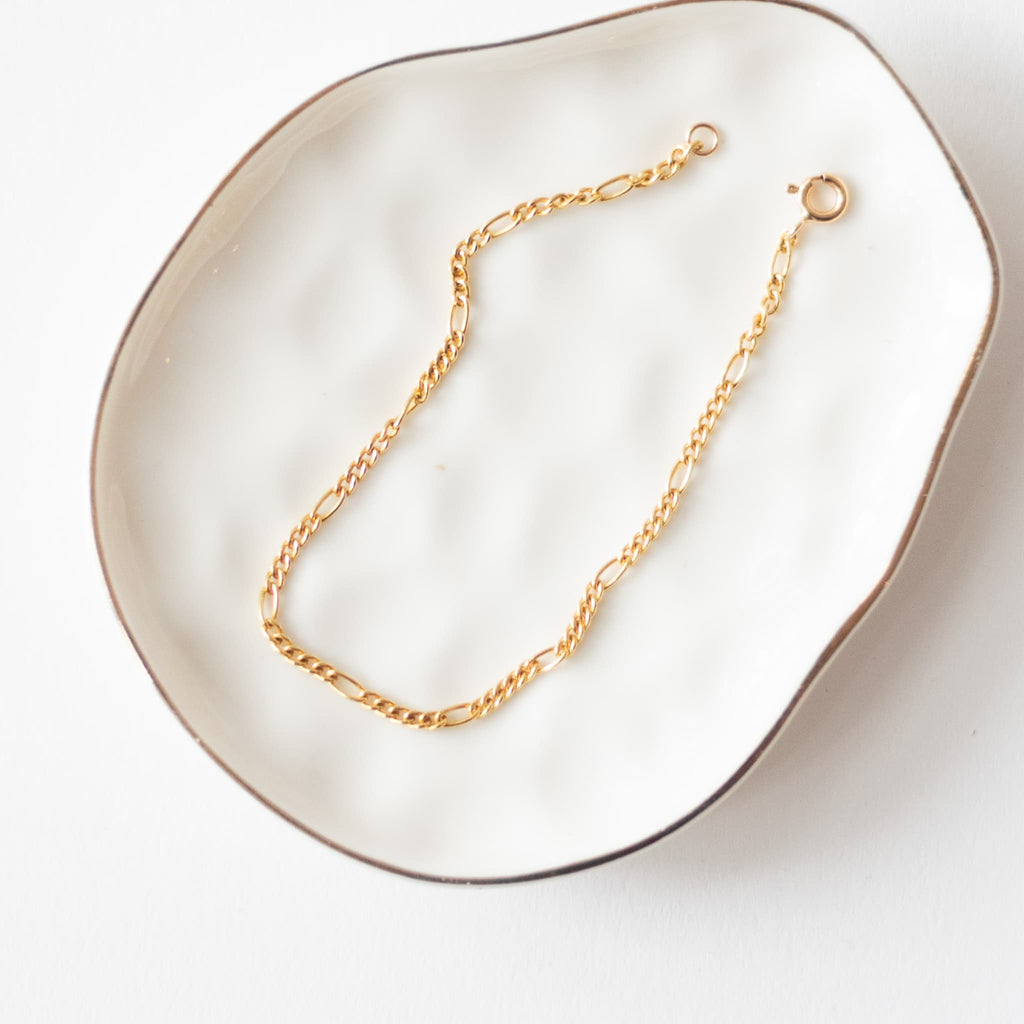 14k gold filled minimalist figaro chain bracelet – Sela Designs